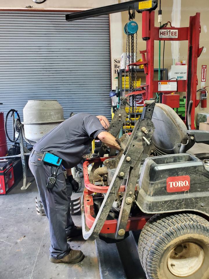 Lawn Mower Repair + Service | Northern Tool