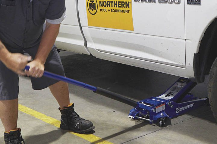 Strongway Long-Reach Low-Profile Professional Service Floor Jack, 3-Ton ...