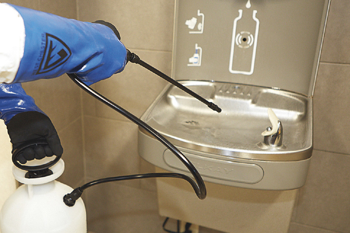 Ironton Portable Poly Sprayer, 2 Gallons, 45 PSI, Adjustable Nozzle ...