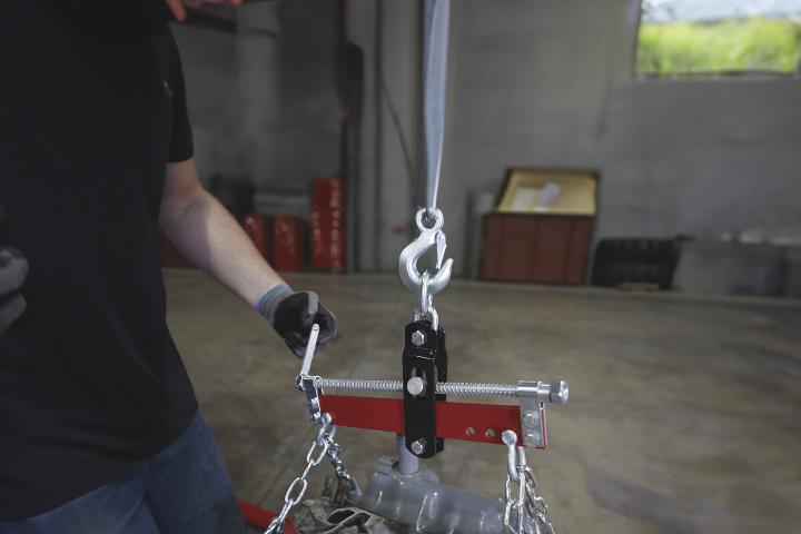 Strongway Hydraulic Engine Hoist/Shop Crane with Load Leveler, 2-Ton ...