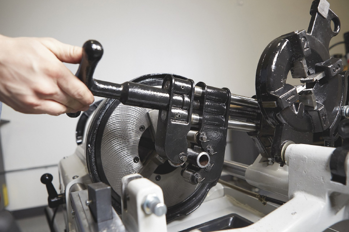 Klutch 4in. Electric Pipe Threader, 1/2in.–4in. Capacity | Northern Tool