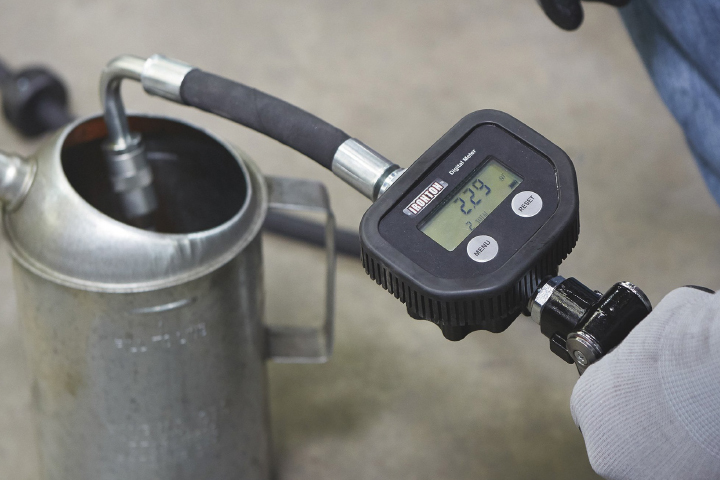 Ironton Air-Operated 5:1 Oil Pump Kit with Cart and Hose Reel, 3.7 GPM ...