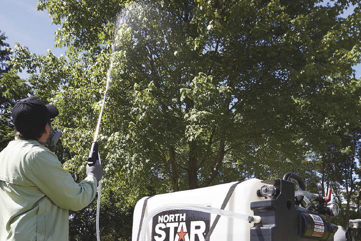 NorthStar High-Flow ATV Boomless Broadcast and Spot Sprayer, 26-Gallon ...