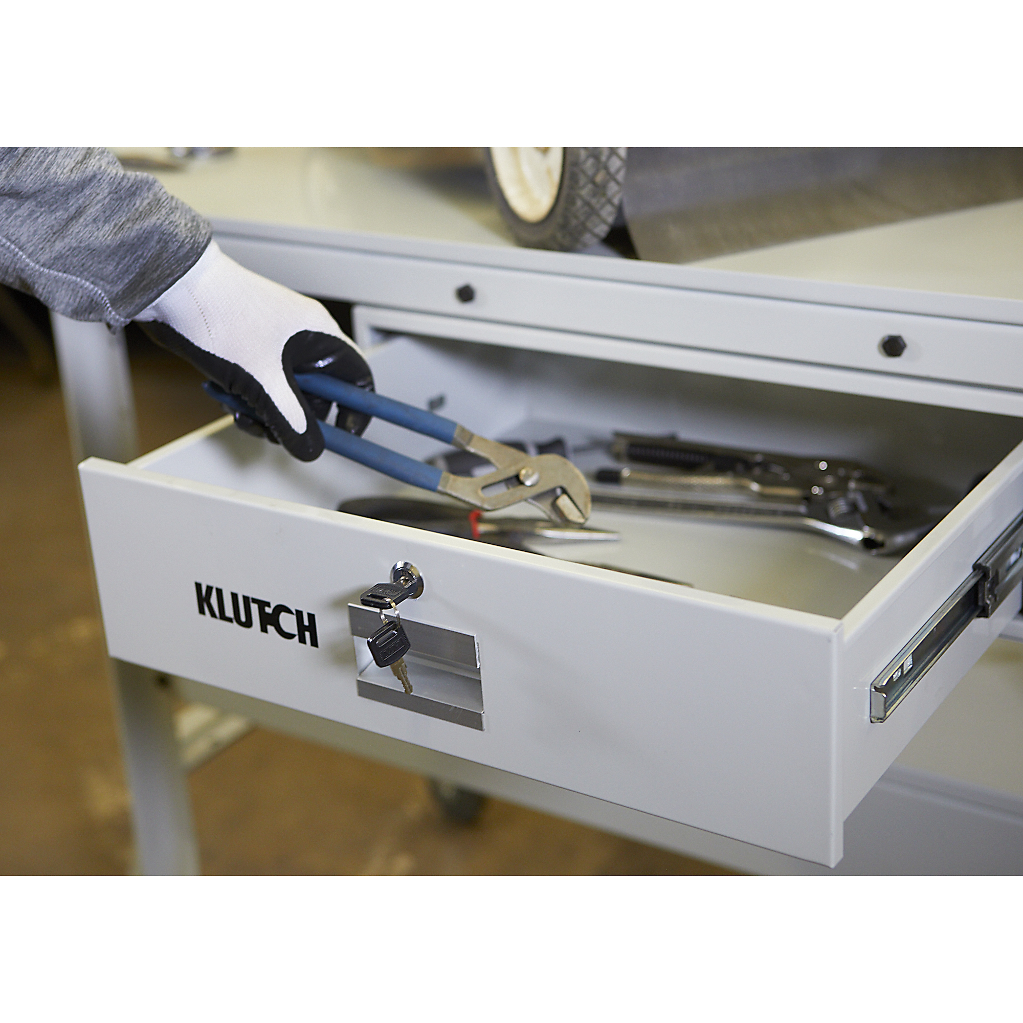 Klutch Heavy-Duty Tear Down Table Workbench w/ Drain, 1000-Lb. Capacity ...