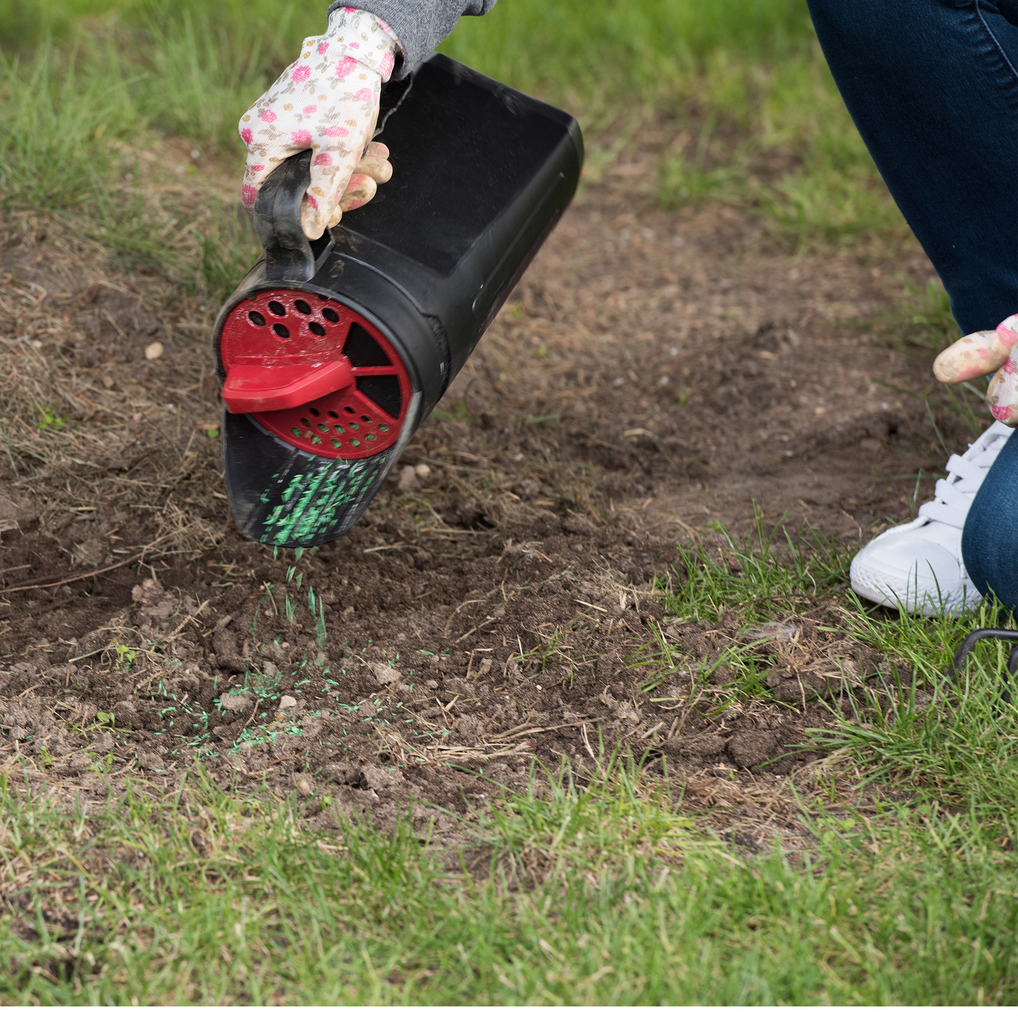 EarthWay EARTHSHAKER Hand-Operated Spot Spreader, 80-Oz. Capacity ...