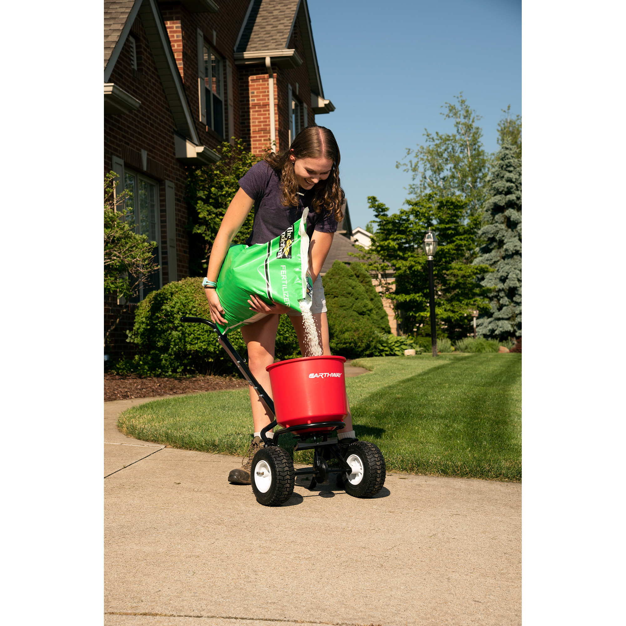 EarthWay Deluxe Broadcast Walk-Behind Spreader, 40-Lb. Capacity, Model ...