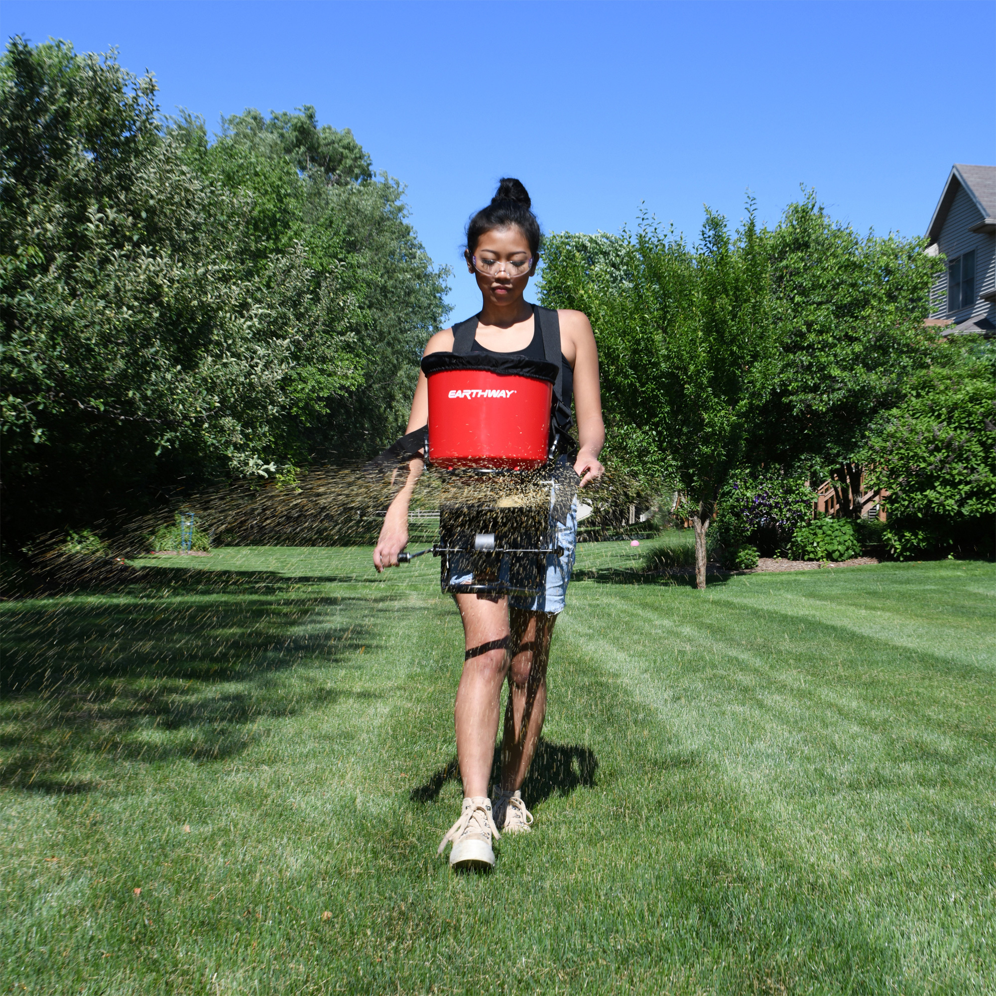 Earthway Pro Hand-Operated Spreader with Harness System, 40-Lb ...