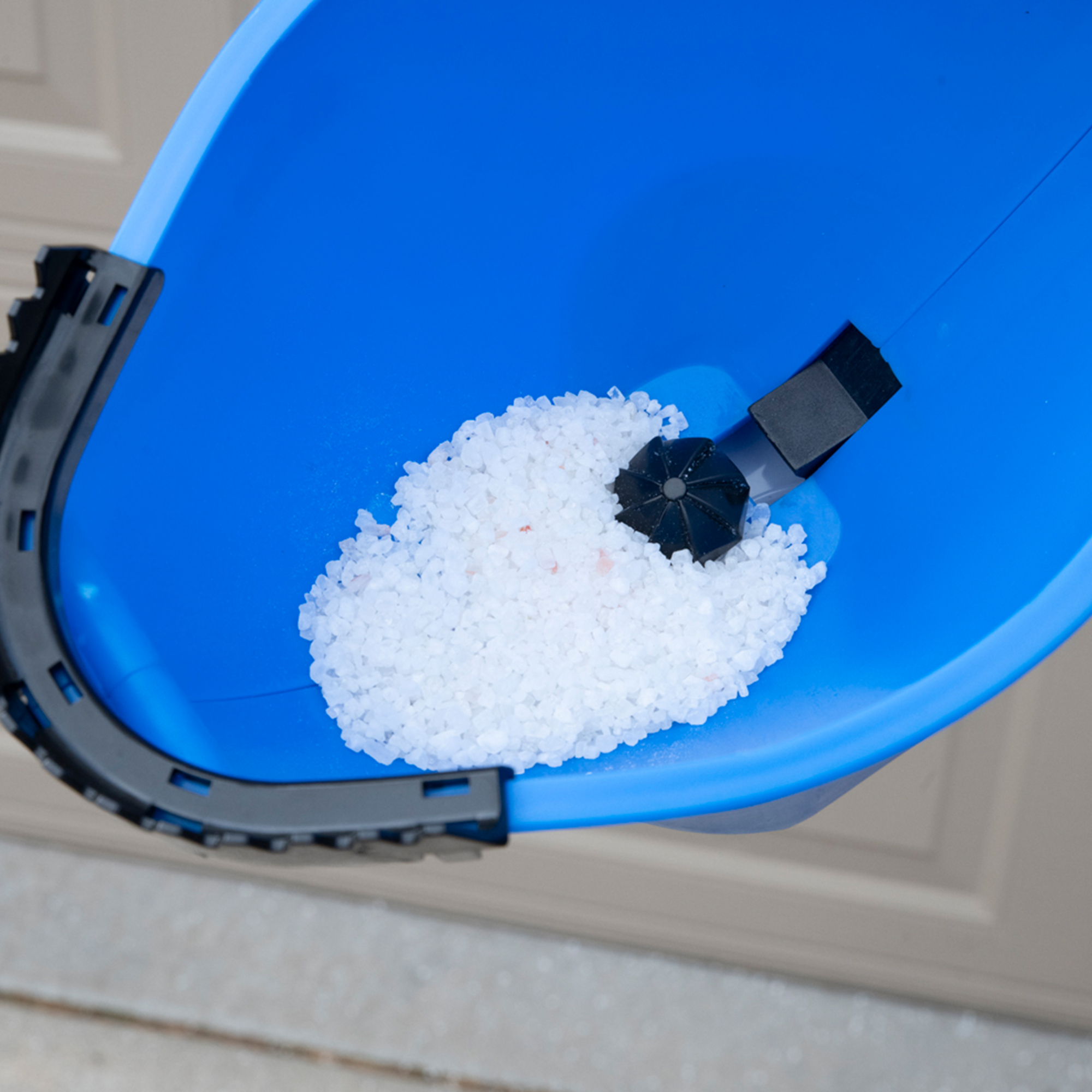 EarthWay 4-Lb. Capacity Hand Spreader — For Ice Melt and Salt, Model ...