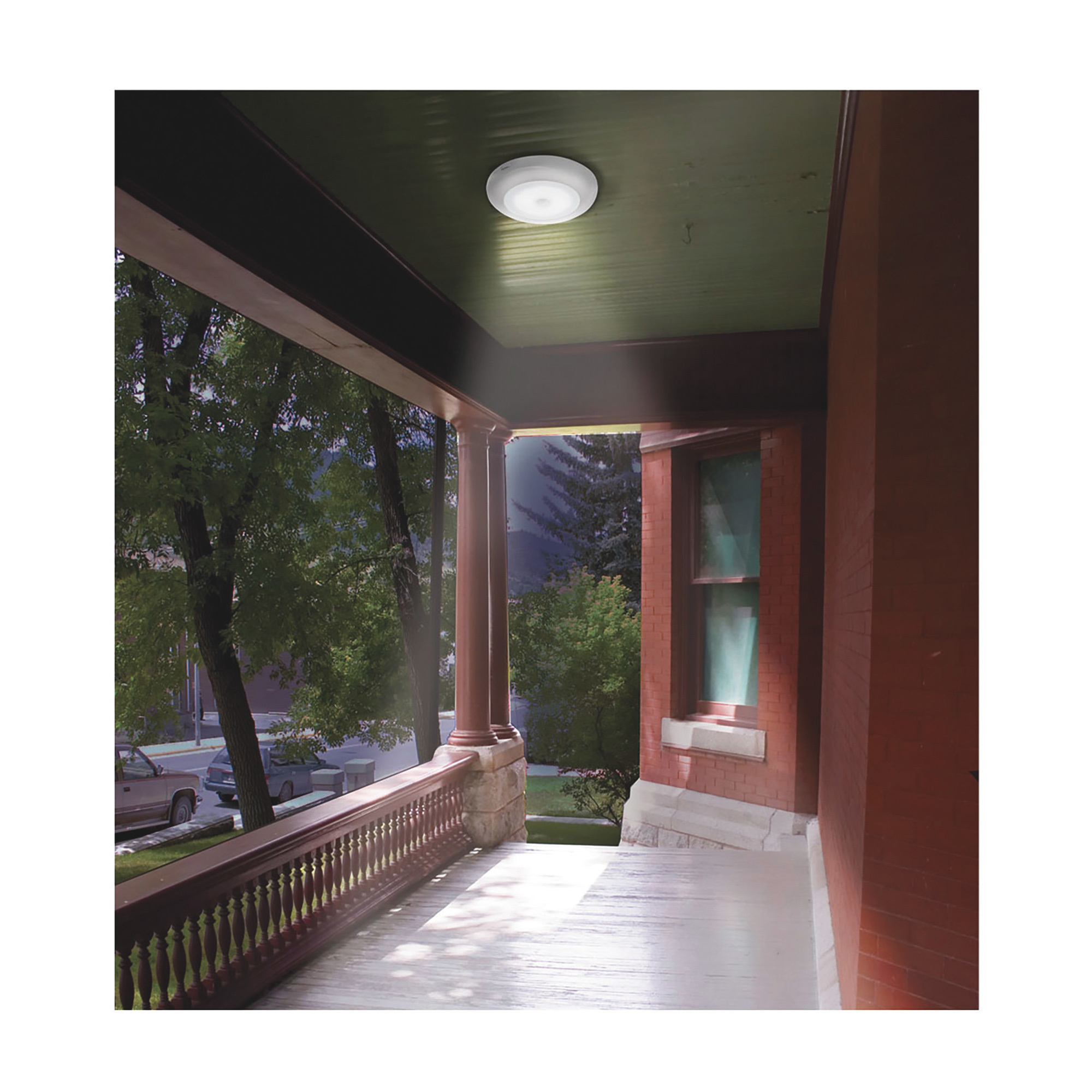 iZoom The Ceiling Light, Motion and Light Activated, LED, 200 Lumens ...