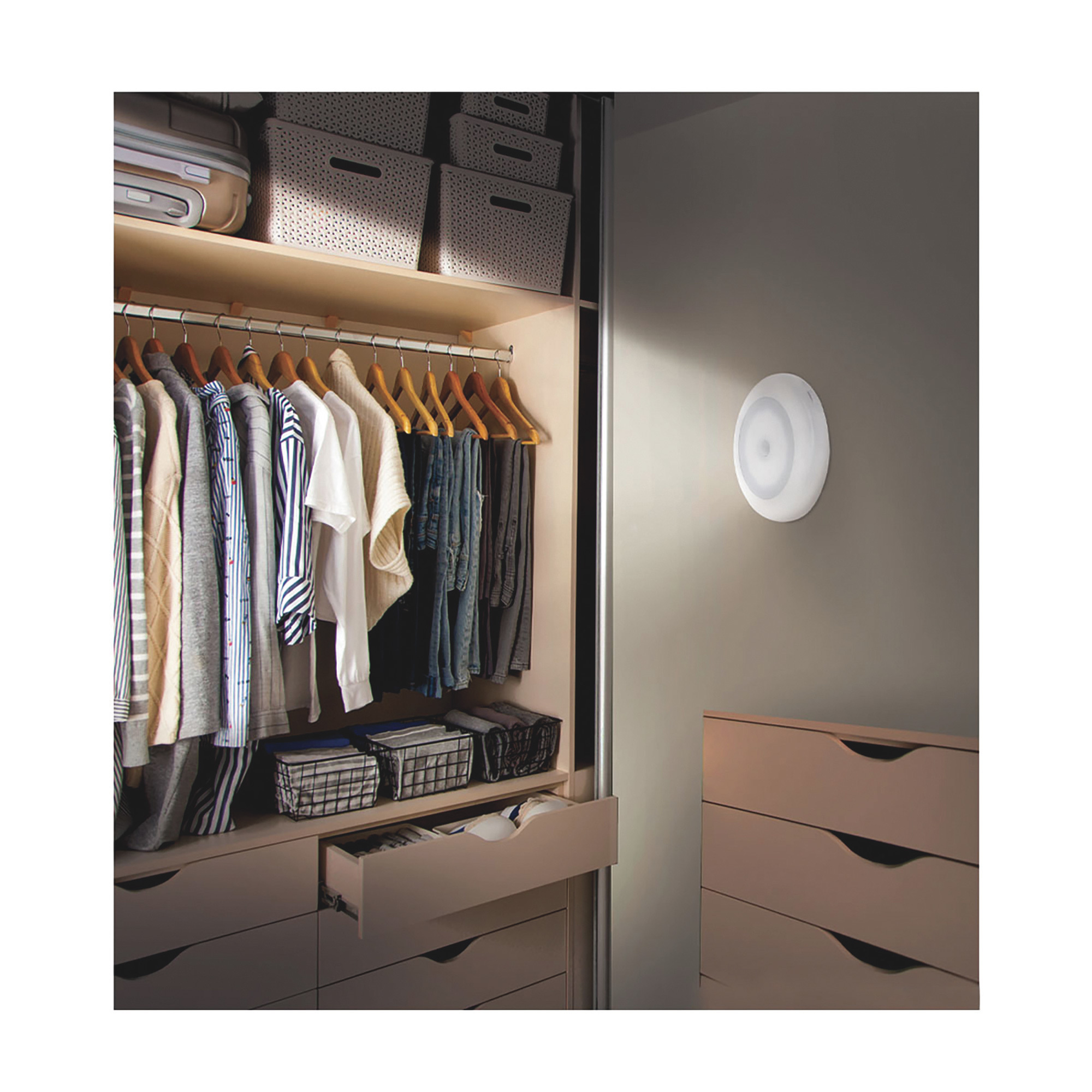 iZoom The Ceiling Light, Motion and Light Activated, LED, 200 Lumens ...