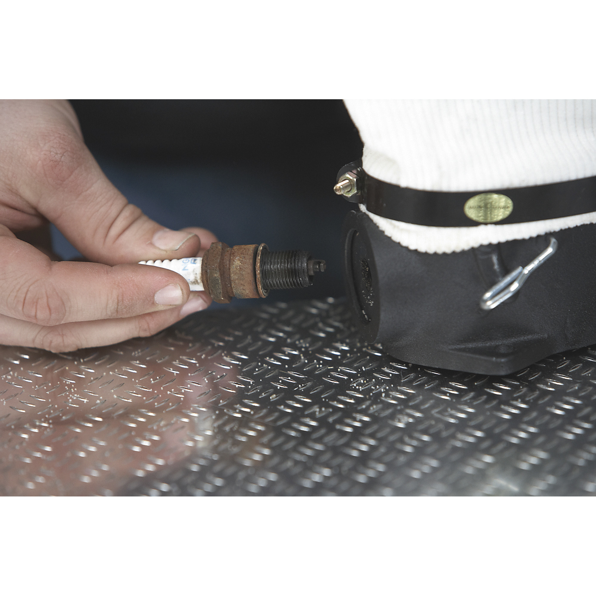 ALC Spark Plug Cleaner, 4.2 CFM, 90 PSI | Northern Tool