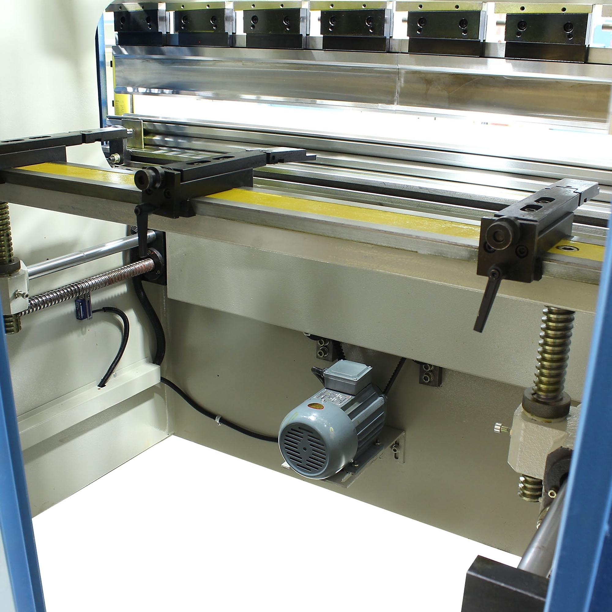 Baileigh, Programmable Bench Press, Model# BP-3305CNC | Northern Tool