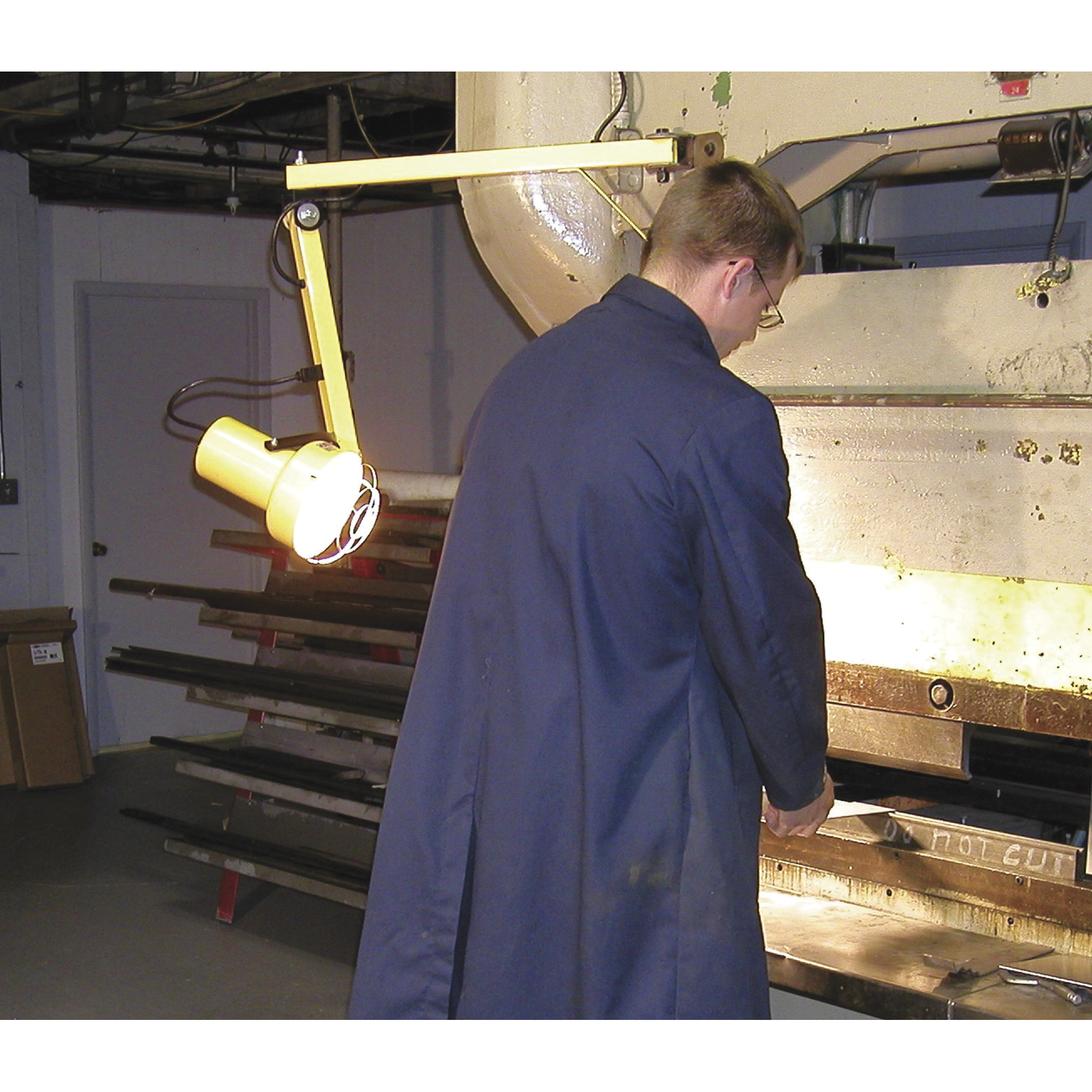 Fostoria Incandescent Loading Dock Mounted Light Head with 40in. Arm ...