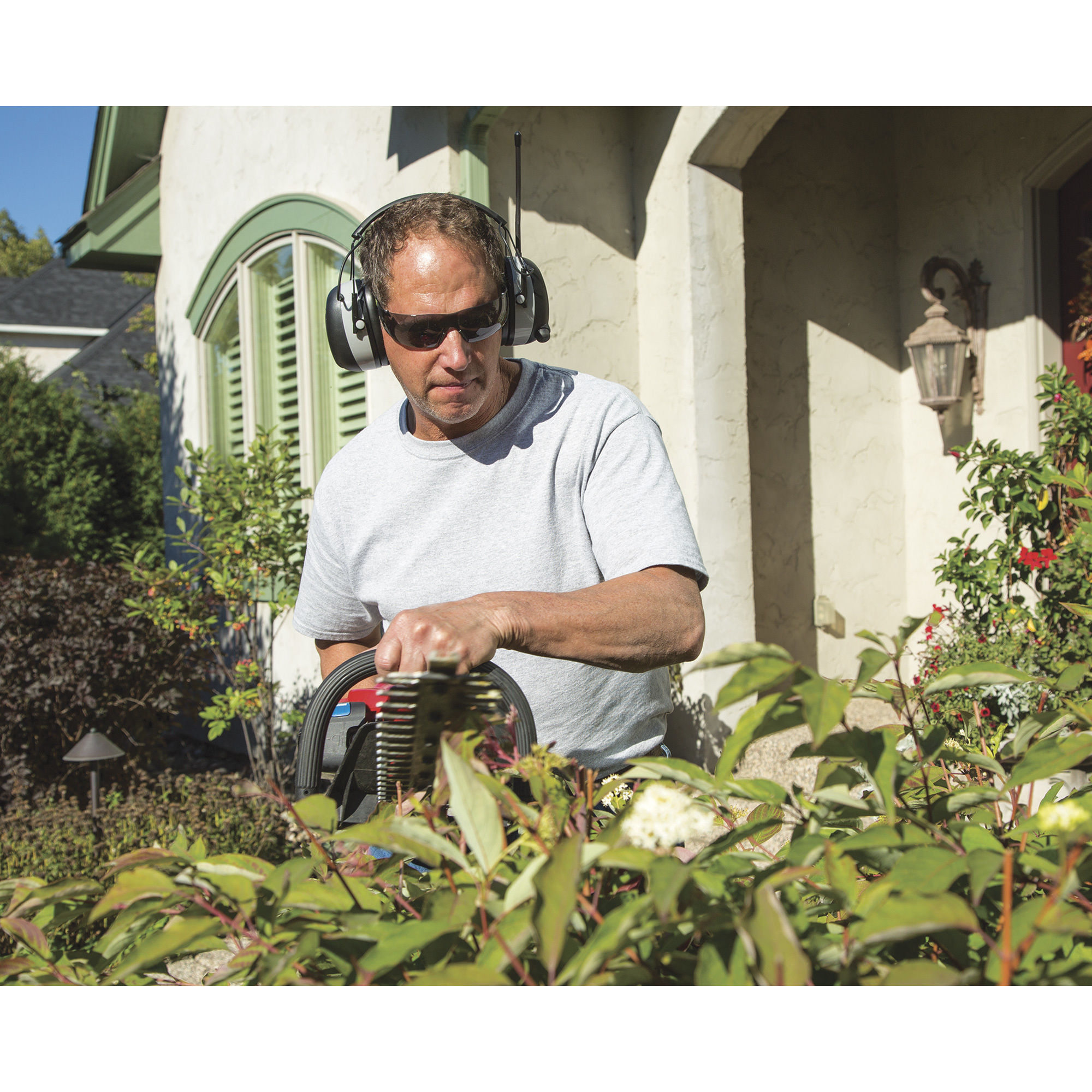 3M WorkTunes Connect AM/FM Radio/MP3 Hearing Protector with Bluetooth ...