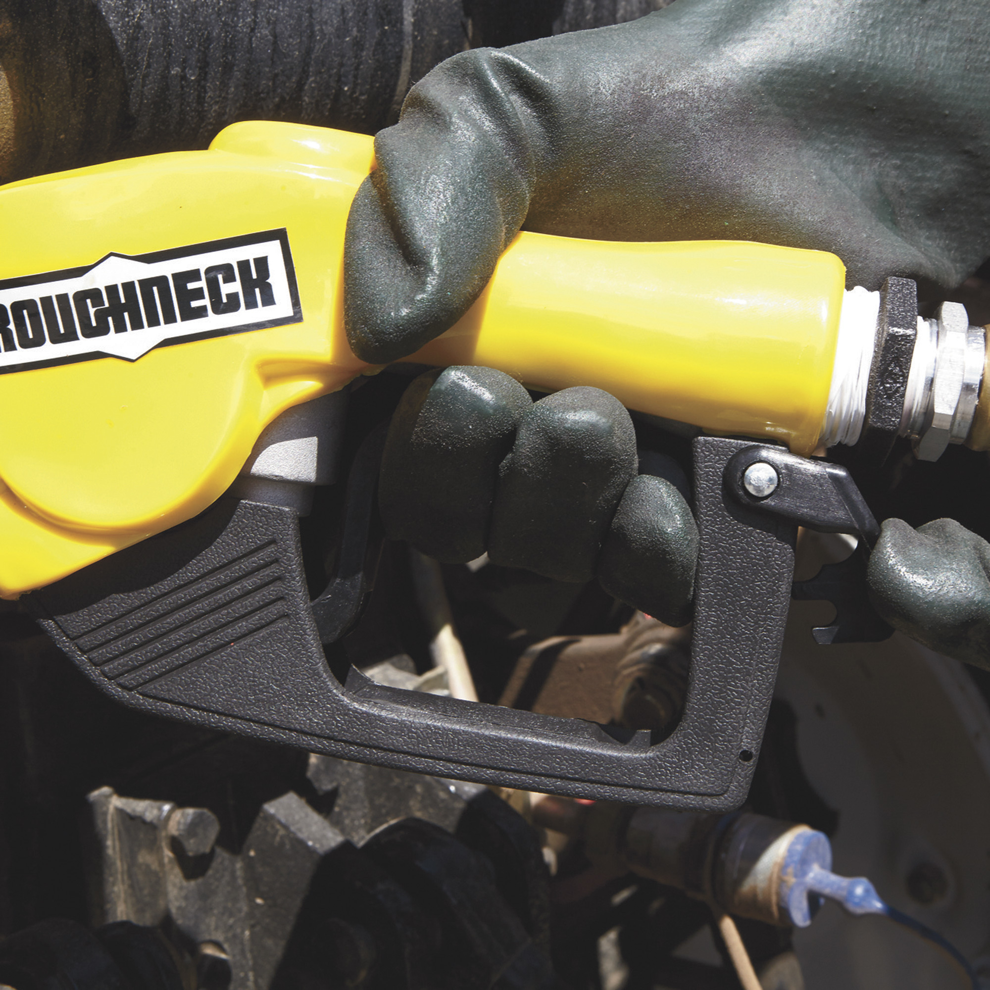 Roughneck Automatic Fuel Nozzle, 1in. Inlet Port/15/16in. O.D. Spout ...