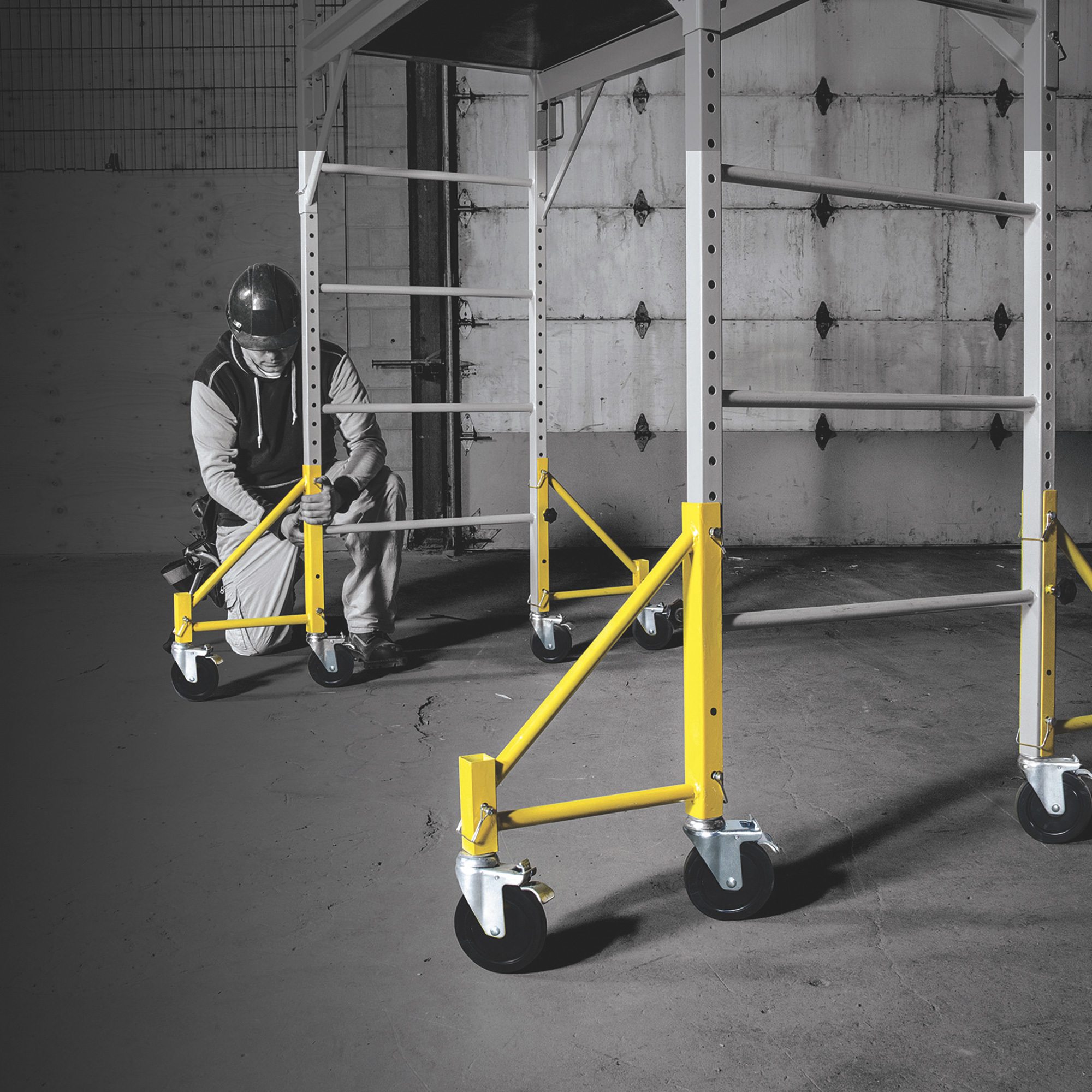 Metaltech Outrigger Set for 6ft. Perry-Style Scaffold | Northern Tool