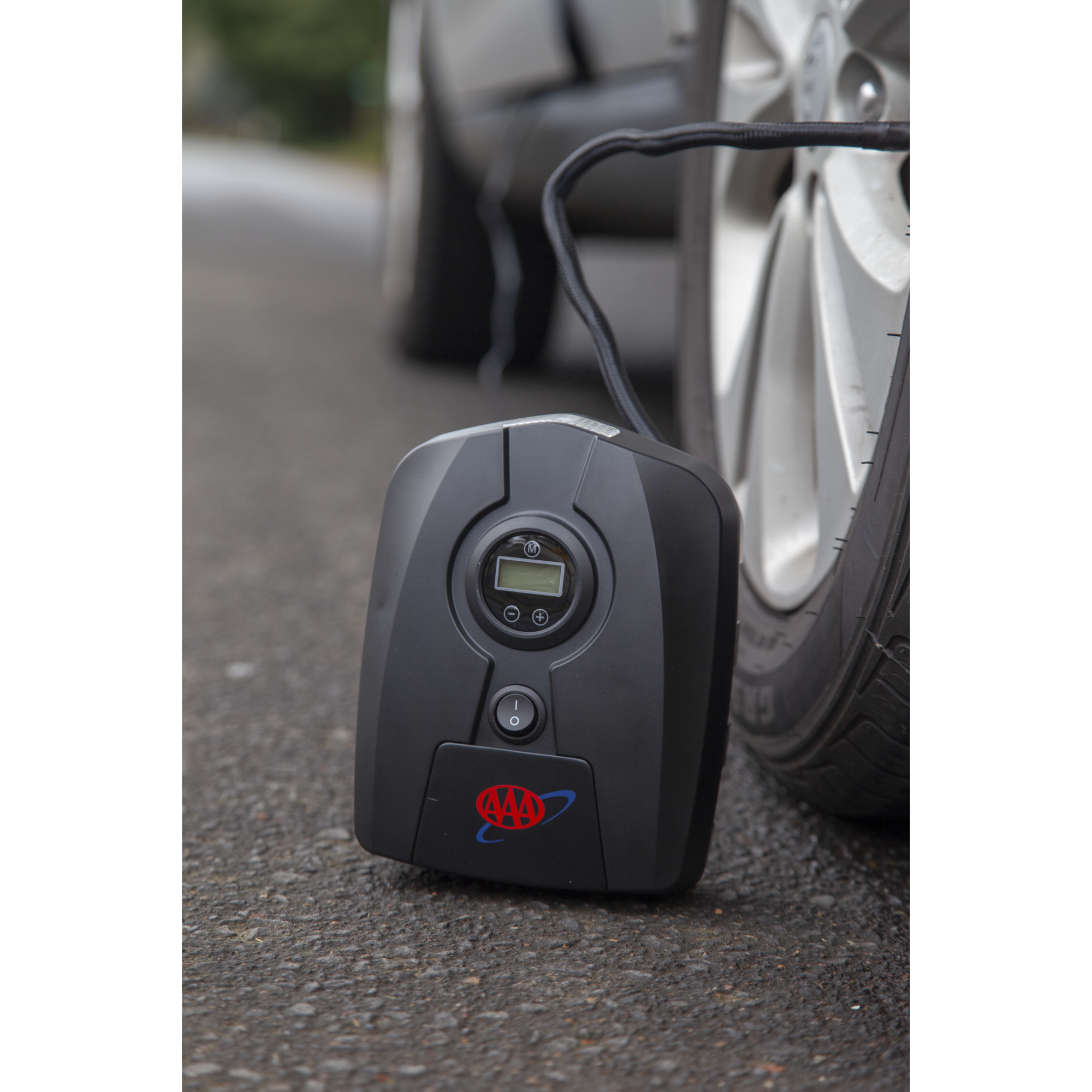 Lifeline, Lifeline AAA Digital Tire Air Inflator 12V 4355AAA, Max. PSI ...