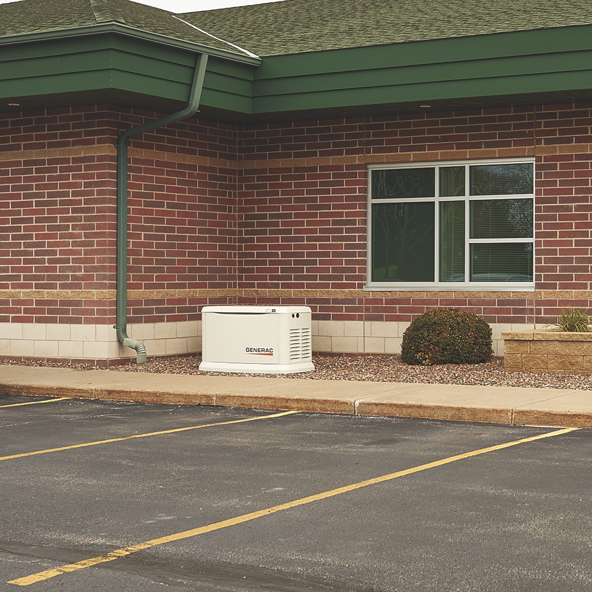 Generac Guardian Series Air-Cooled Standby Generator, 20kW (LP)/17kW ...