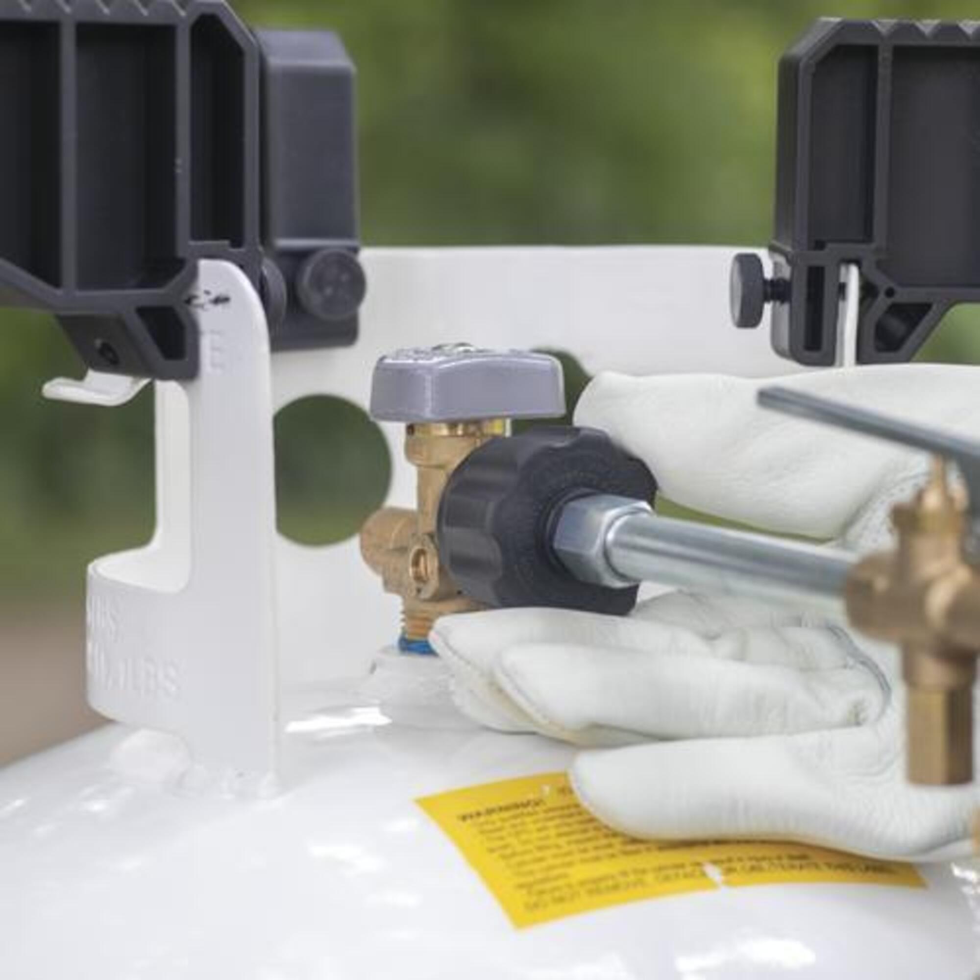 Mr. Heater, Fuel Keg 1-lb propane cylinder refill kit, Model# F200049 ...