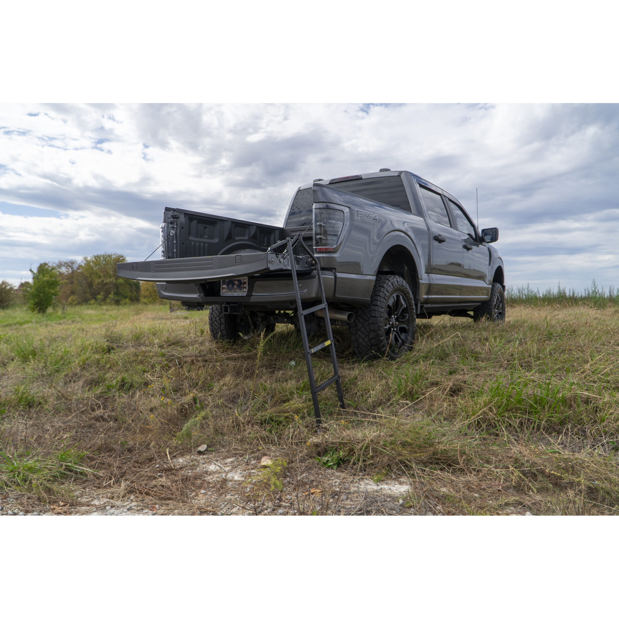 Traxion, 5-140 Tailgate Ladder XL | Northern Tool