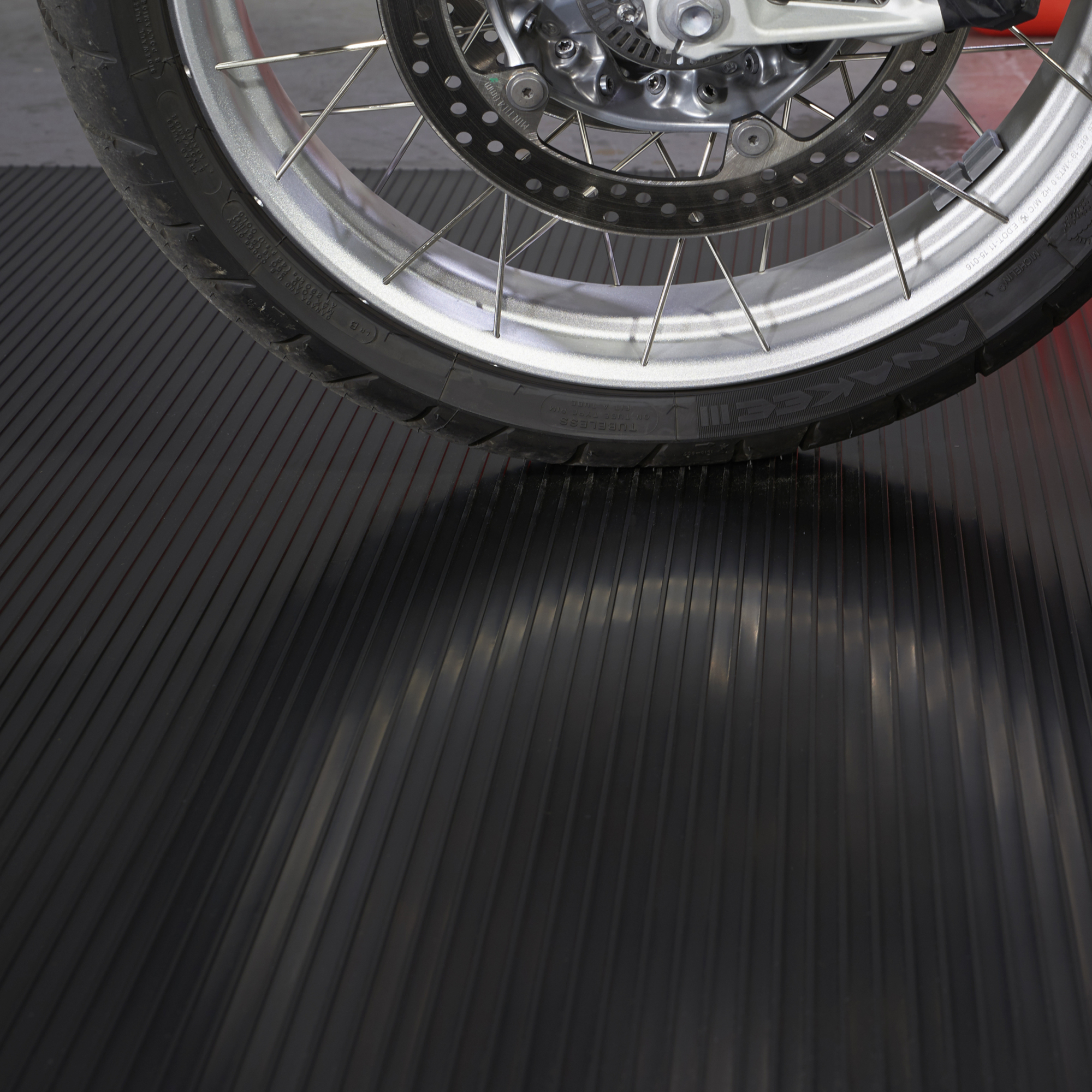 G-Floor, Vinyl Motorcycle Parking Pad, Coverage Area 24 ft², Model ...