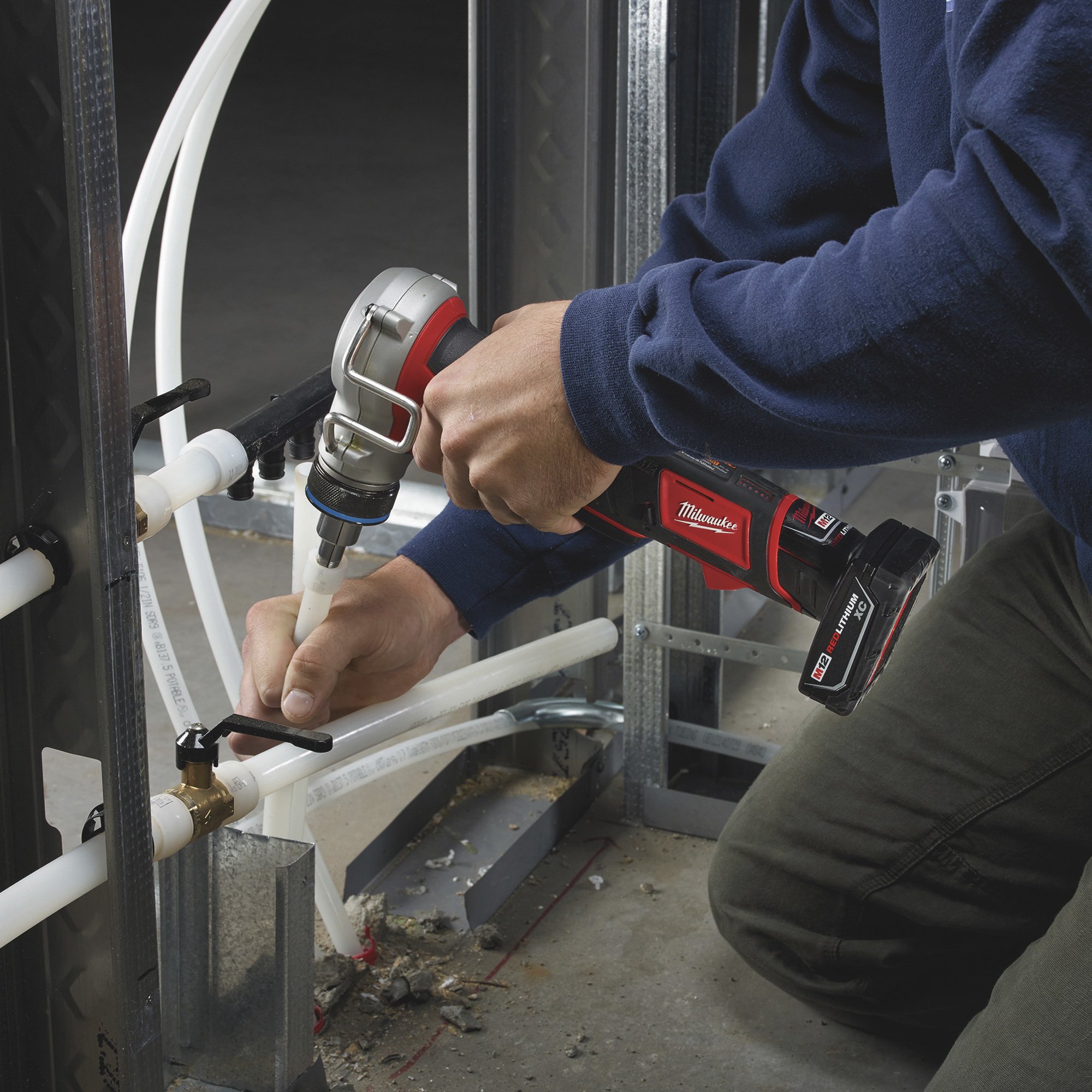 Milwaukee M12 ProPEX Expansion Tool Kit — With 2 Batteries, 12 Volt ...