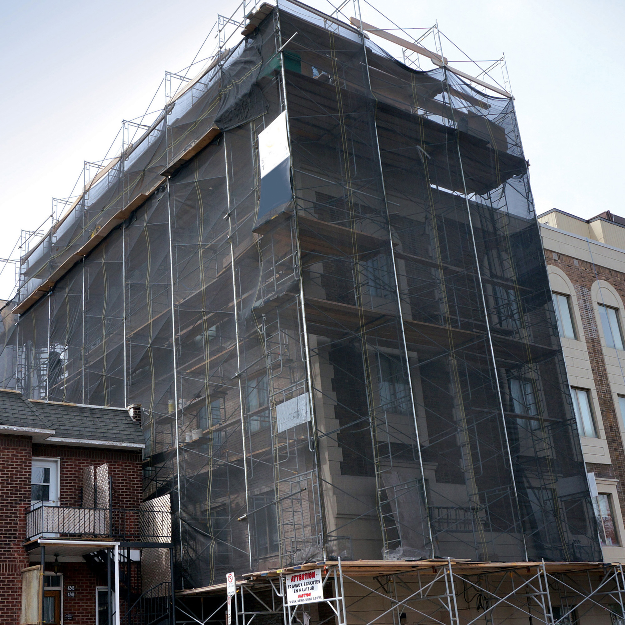 Metaltech Debris Net Tarp for Scaffold — Black, 10ft. x 164ft. Roll ...