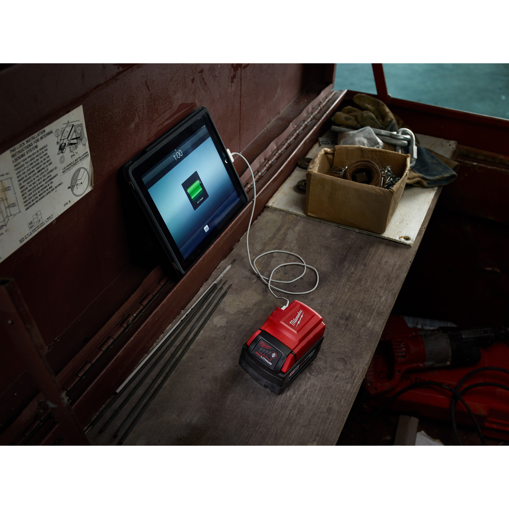 Milwaukee M18 Portable Power Source, Model# 49-24-2371 | Northern Tool