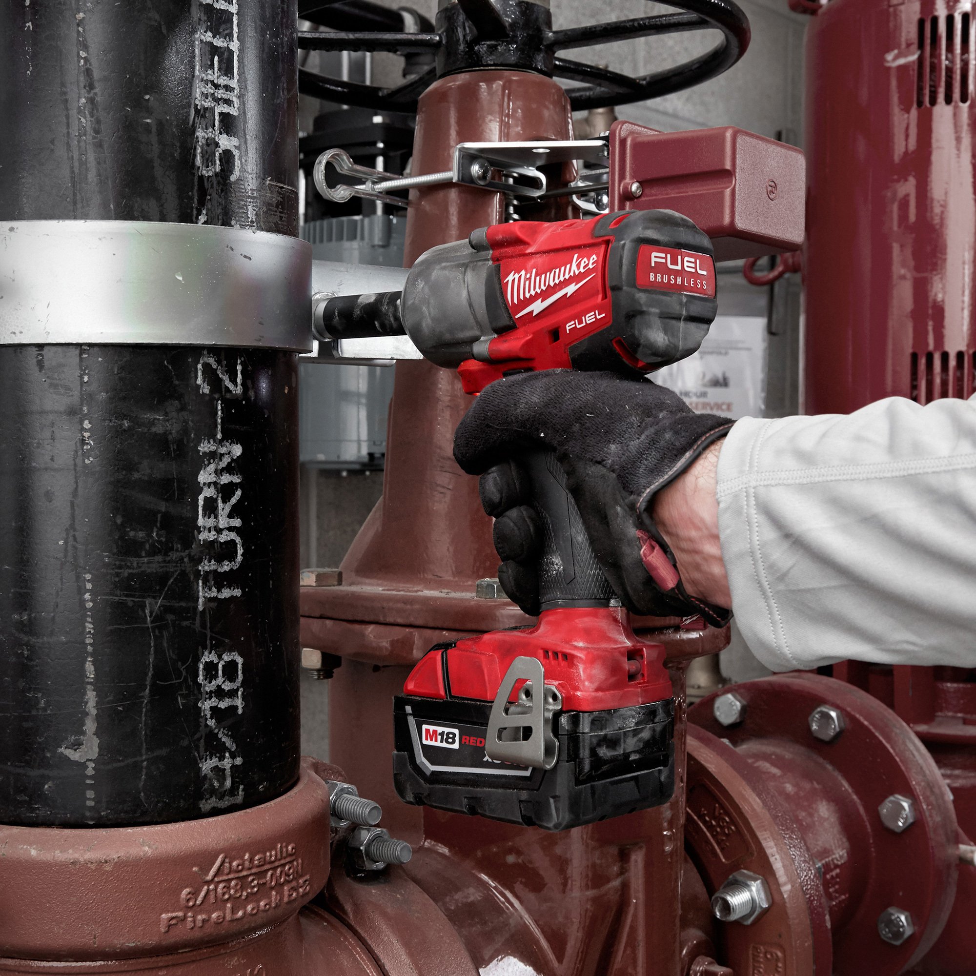 Milwaukee M18 FUEL 3/8in. Mid-Torque Impact Wrench Kit — 2 XC5.0 ...