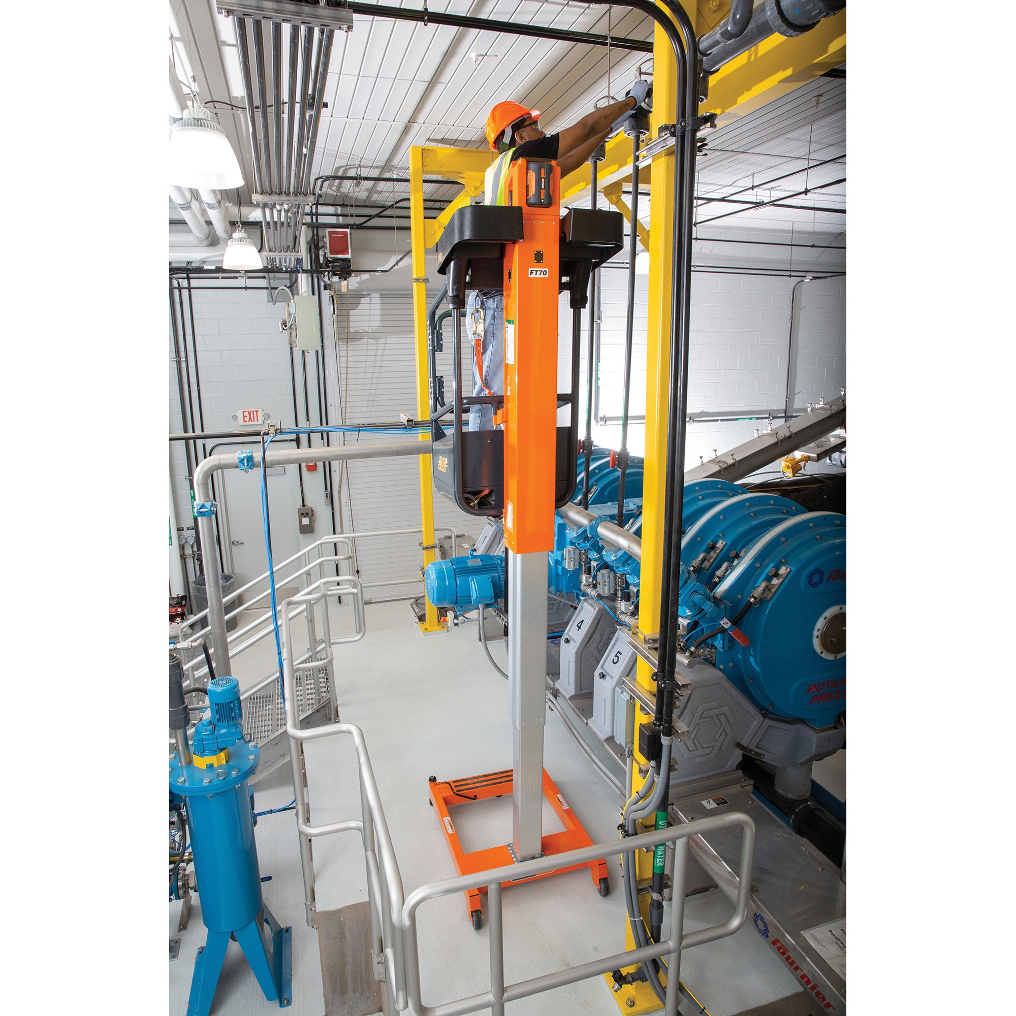 JLG LiftPod 7ft. Personal Lift — 330-Lb. Capacity, Model# FT70 ...