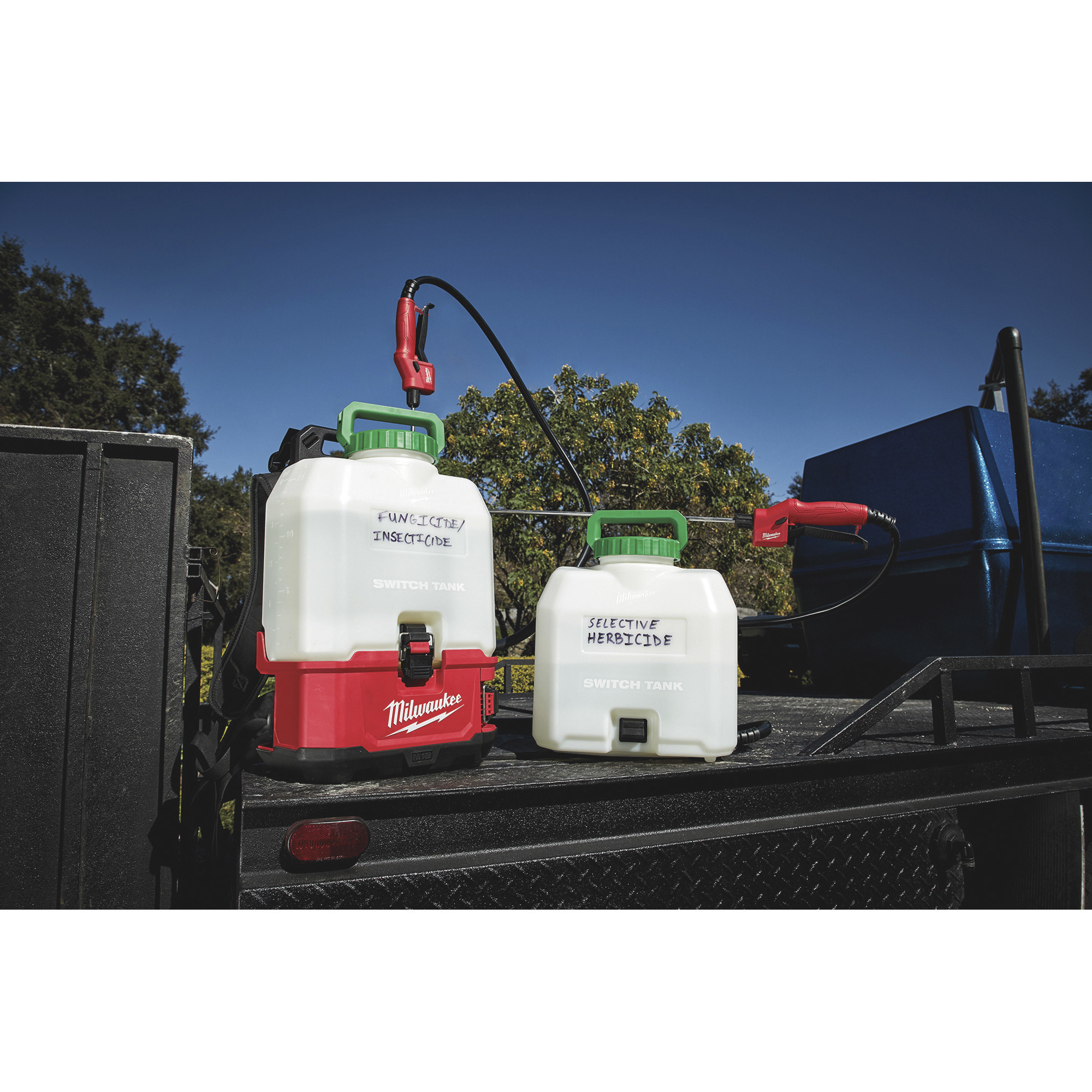 Milwaukee M18 Switch Tank 4-Gallon Interchangeable Sprayer Tank ...