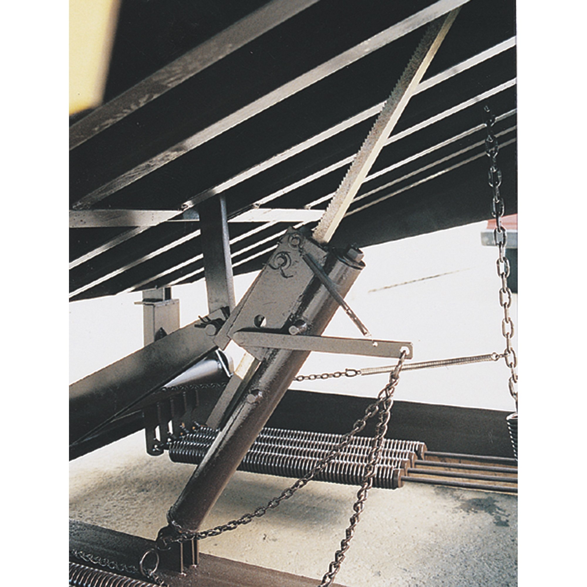 Vestil Pull Chain Mechanical Dock Leveler | Northern Tool