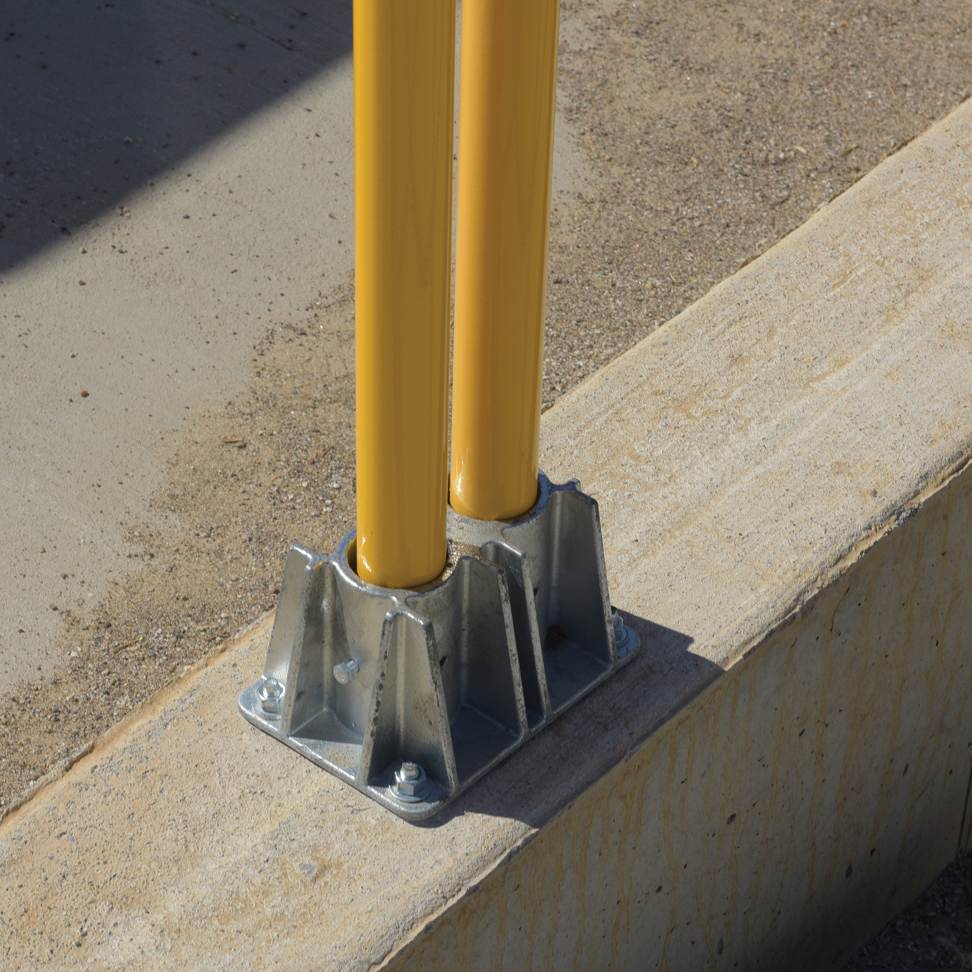 Vestil Dock Safety Railing Double Socket, Model# VDKR-P102 | Northern Tool