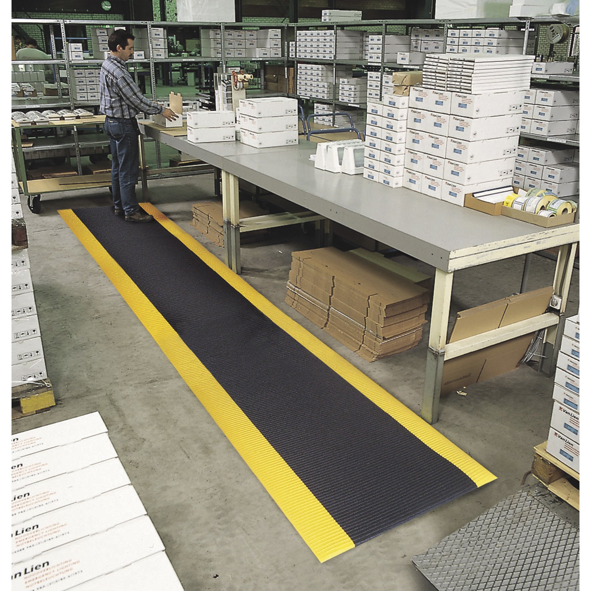 NoTrax Razorback Safety/Anti-Fatigue Mat with Dyna-Shield — 2ft. x 3ft ...