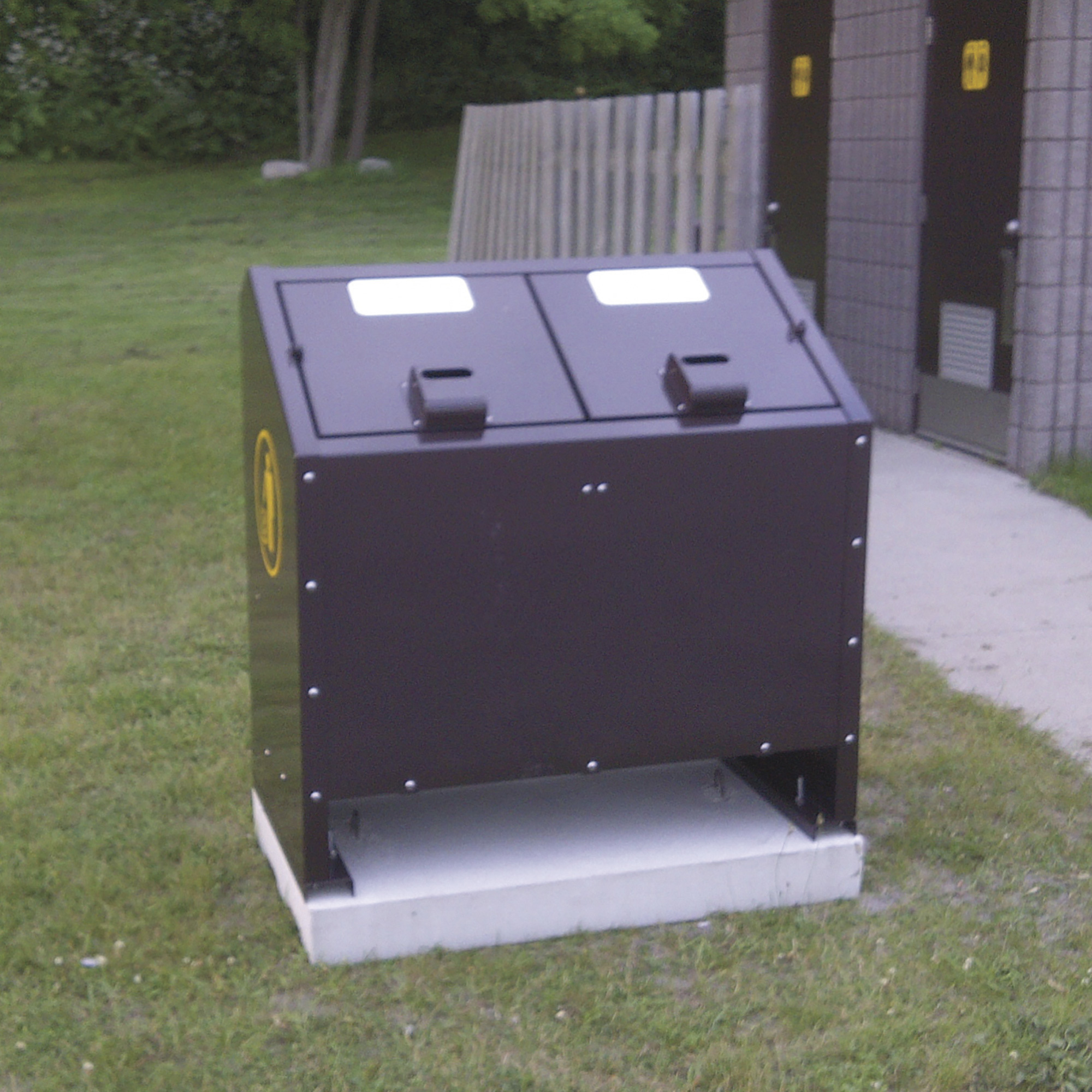 Paris Double Animal-Proof Trash Can with 2 Liners, Brown, 68-Gallon ...