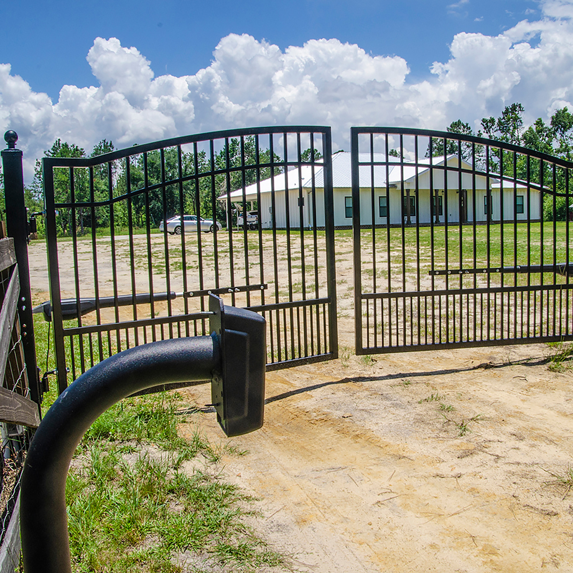 Mighty Mule Smart Capable, Solar Compatible Heavy-Duty Dual Gate Opener ...